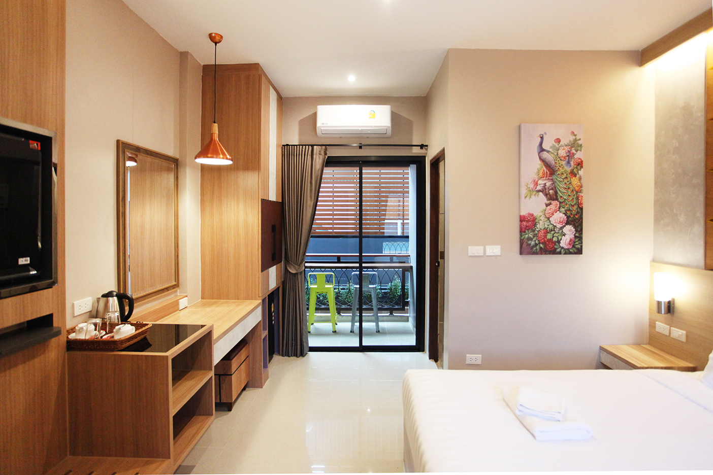 X10 Studio King Room – Avarin Resort